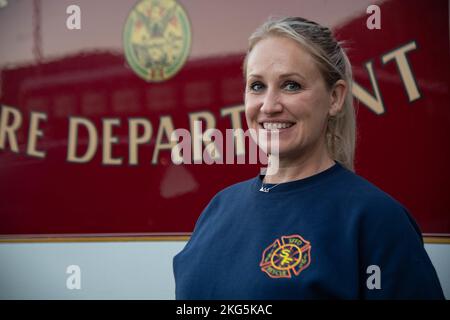 221005-N-LH674-1094 SAN FRANCISCO (Oct. 5, 2022) Paramedic Thera ...