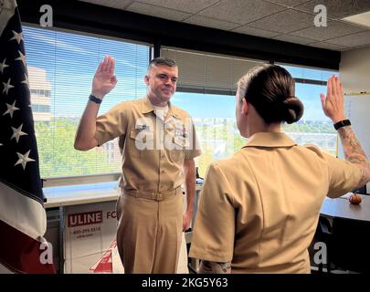 CRYSTAL CITY, VA. (Oct. 06, 2022) – MCC(SW/IW) Matthew Olay, F-35 Joint ...