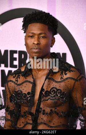 Lucky Daye attends the 2022 American Music Awards at Microsoft Theater ...