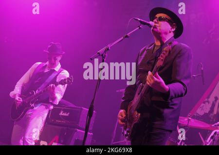 (L-R) Leigh Heggarty guitarist, and John "Segs" Jennings, bass ...