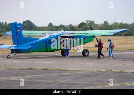 A Pilatus PC6 aircraft used for chute dropping Stock Photo - Alamy