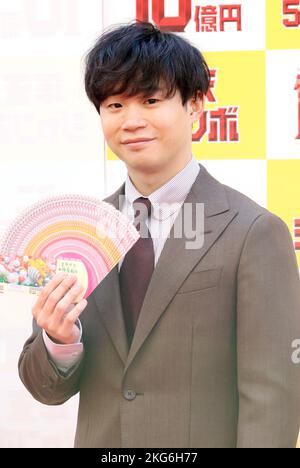 Tokyo, Japan. 22nd Nov, 2022. Japanese actor Ryo Narita receives a ...