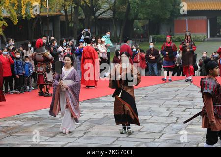 The Hanfu show and Armour reduction performance on the free open day of ...