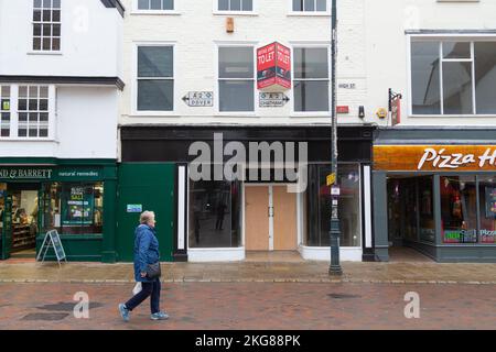 Canterbury town centre, shop to let, kent, uk Stock Photo - Alamy