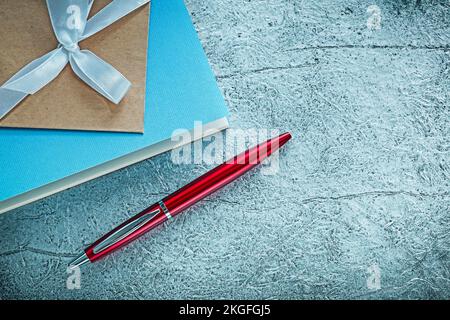 Vintage notepads biro pen on wooden board Stock Photo - Alamy