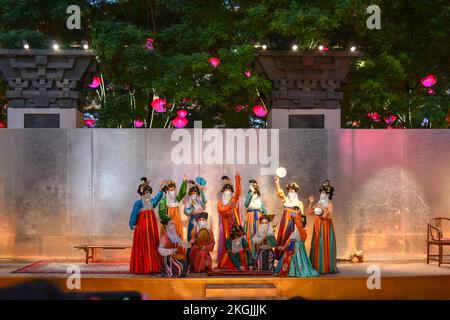 The Tang Dynasty Culture Show at the Great Tang All Day Mall in XI'an ...