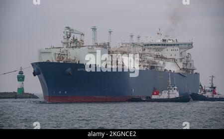 Mukran, Germany. 23rd Nov, 2022. The "Neptune" sails into the port of ...