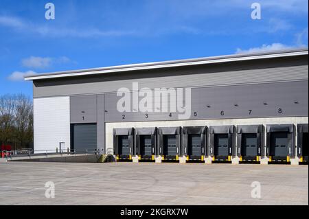 Loading bay at warehouse distribution centre Stock Photo - Alamy