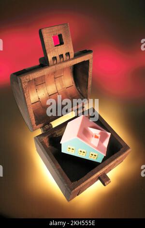 miniature treasure chest Stock Photo - Alamy