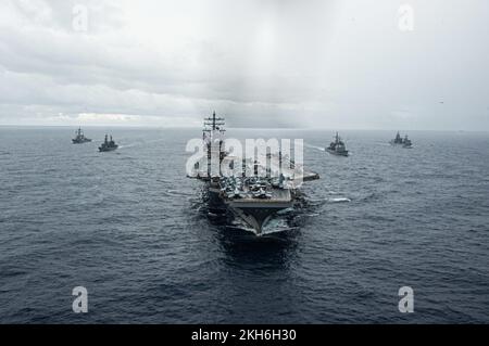 A view of the Royal Australian guided missile destroyer HMAS PERTH (DDG ...