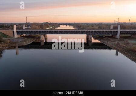 Sunset at the Magdeburg waterway junction, Mittelland Canal leads in ...