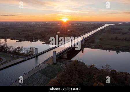 Sunset at the Magdeburg waterway junction, Mittelland Canal leads in ...