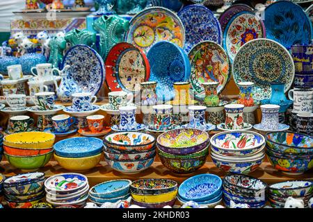 Different type of colorful Turkish ceramic tableware in the Bazaar ...