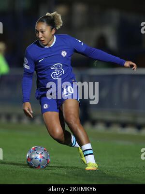 Kington Upon Thames, UK. 23rd Nov, 2022. Jess Carter of Chelsea warms ...