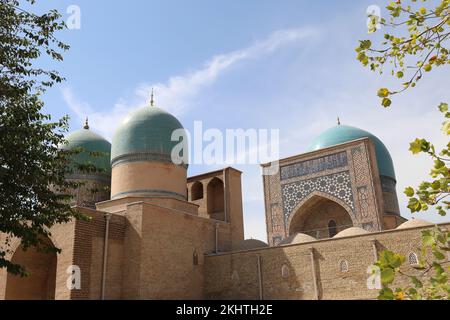 Dor us-Tilyavat complex, Ak Saray (White Palace), Ipak Yuli Street ...