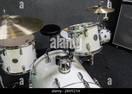 Photograph of a drum kit and its details Stock Photo - Alamy