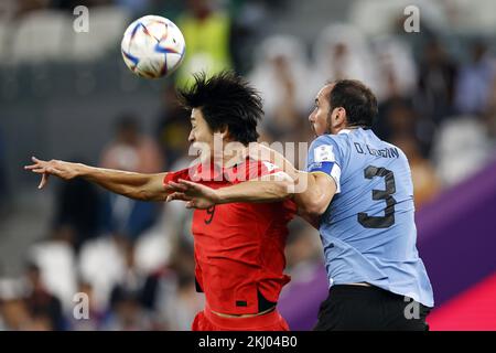 DOHA - (lr) Gue-sung Cho of Korea Republic, Diego Godin of Uruguay ...