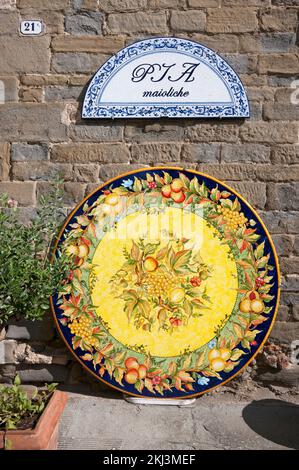 Pottery crafts for sale in Deruta village, Perugia, Umbria, Italy Stock ...