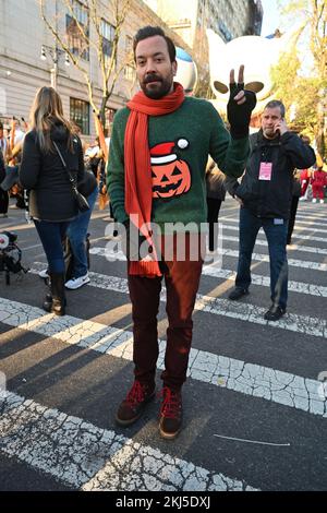Jimmy Fallon attends the 96th Annual Macy's Thanksgiving Day Parade on ...