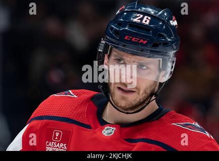 Washington Capitals center Nic Dowd, right, fights with Carolina ...