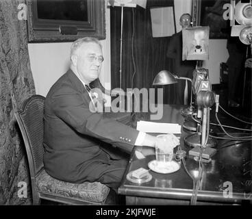 US President Franklin D Roosevelt giving his Fireside Chat on the State ...