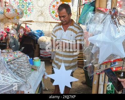 Manila, Philippines. 24th Nov, 2022. Eduardo Layola tied up the edge of ...