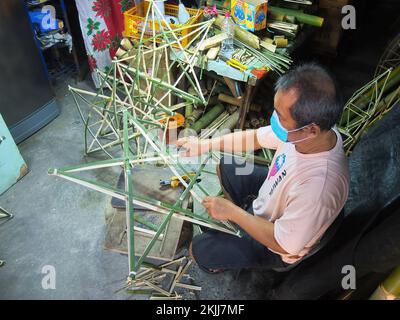 Manila, Philippines. 24th Nov, 2022. Eduardo Layola tied up the edge of ...
