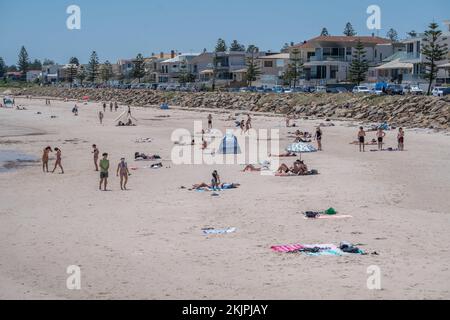 Adelaide, Australia. 25 November 2022. People walking their dogs in the ...