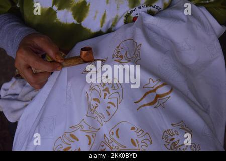 Indonesian hand-written batik done traditionally Stock Photo - Alamy