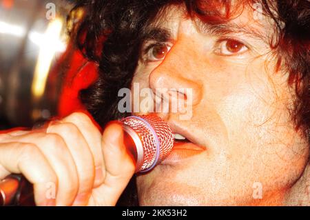 SUPER FURRY ANIMALS, CONCERT, 2004: Gruff Rhys of SUPER FURRY ANIMALS ...