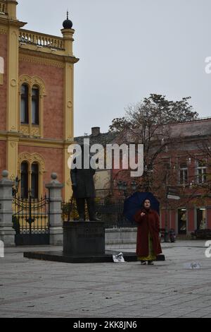 Street singer in Novi Sad singing Stock Photo - Alamy