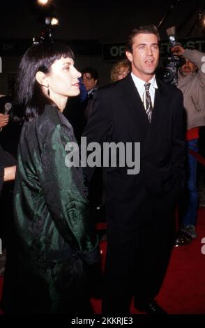 Mel Gibson and wife Robyn Gibson at the premiere of Hamlet on December ...