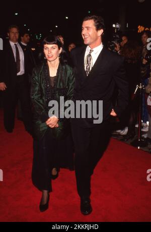 Mel Gibson and wife Robyn Gibson at the premiere of Hamlet on December ...