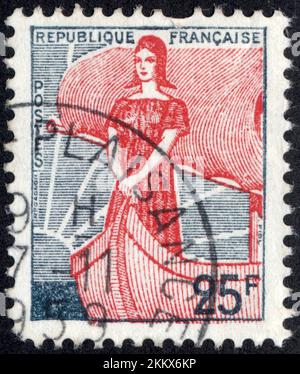 TIMBRE OBLITÉRÉ MARIANNE ROUGE. RÉPUBLIQUE FRANÇAISE. POSTES. 15F Stock ...