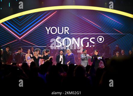 Leipzig, Germany. 12th Oct, 2022. German pop and soul singer Sarah ...