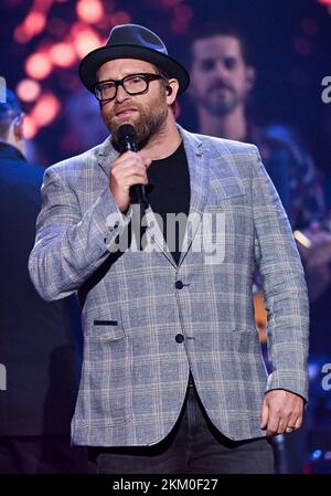 Leipzig, Germany. 12th Oct, 2022. German pop and soul singer Sarah ...