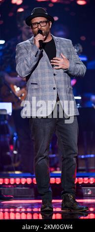 Leipzig, Germany. 12th Oct, 2022. German pop and soul singer Sarah ...