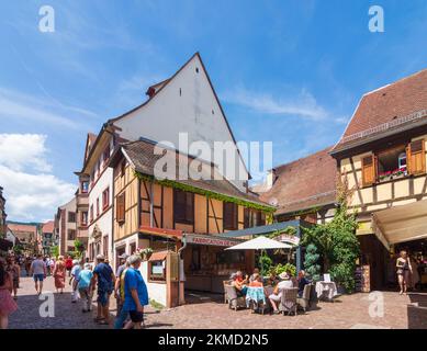 Riquewihr (Reichenweier, Richewihr): Old Town, half-timbered houses ...
