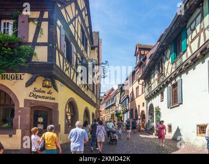 Riquewihr (Reichenweier, Richewihr): Old Town, half-timbered houses in ...
