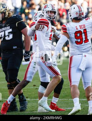 Utah linebacker Lander Barton (20) makes an interception in front of ...