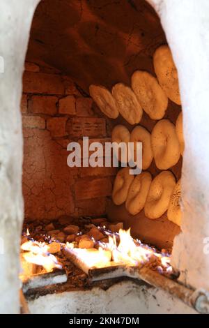 Baking Nan breads, Turon Bakery, Chorsu Bazaar, Sakichmon Street, Old ...