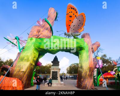 Display of giant artificial plants and insects in the Jardin des ...