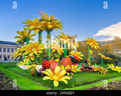 Display of giant artificial plants and insects in the Jardin des ...