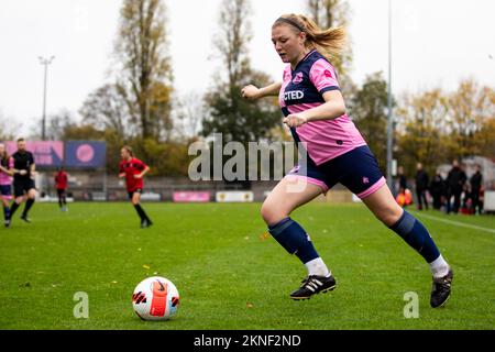 Champion Hill Erin Corrigan (15 Dulwich Hamlet) celebrates scoring ...