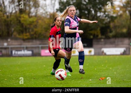 Erin Corrigan (15 Dulwich Hamlet) in action Stock Photo - Alamy
