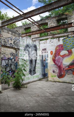 Bordeaux, France - 26 July, 2022: Statue of Liberty replica in Place ...
