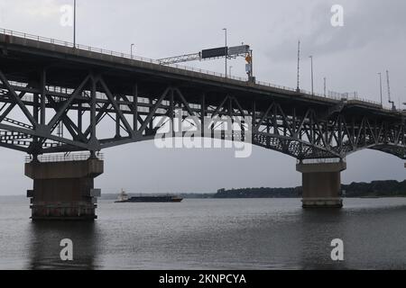 The Coleman Memorial Bridge across the York river in Virginia Stock ...