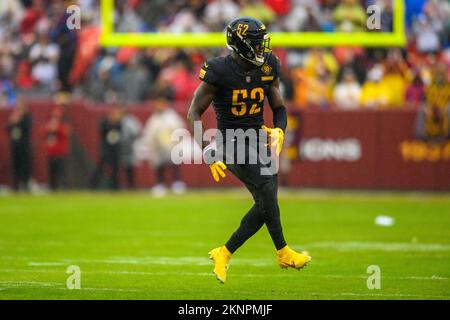 Washington Commanders linebacker Jamin Davis (52) looks to defend ...