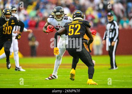 Atlanta Falcons running back Cordarrelle Patterson (84) runs the ball ...