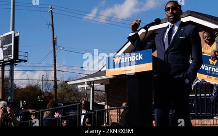 Atlanta Mayor Andre Dickens, second from right, FIFA President Gianni ...